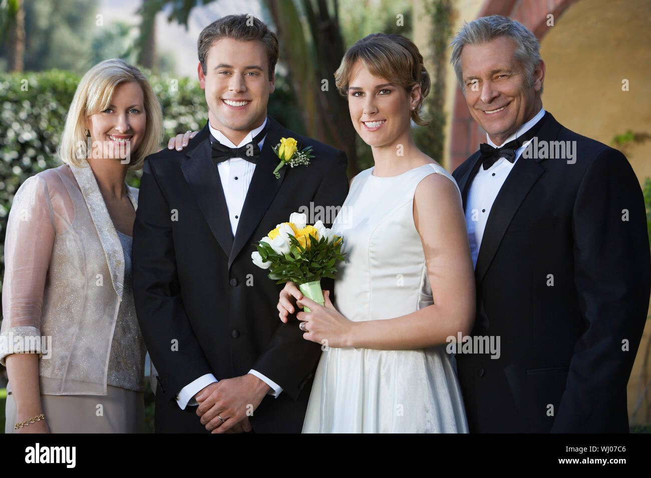 Bride groom parents portrait hi-res stock photography and images - Alamy