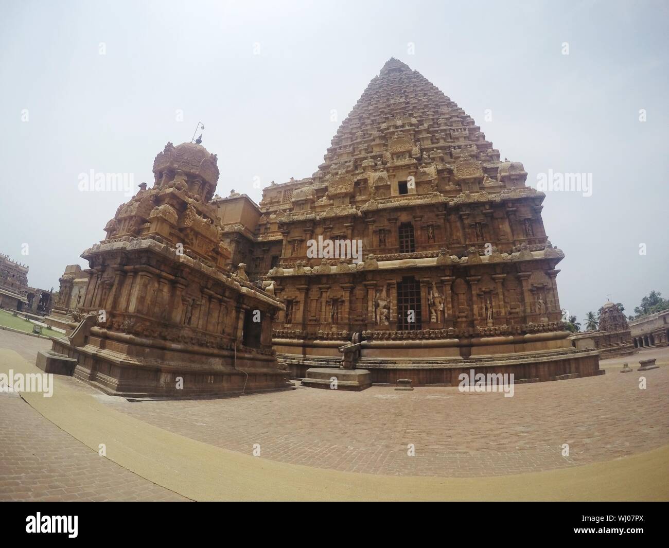 Temple of brihadeeswarar hi-res stock photography and images - Alamy