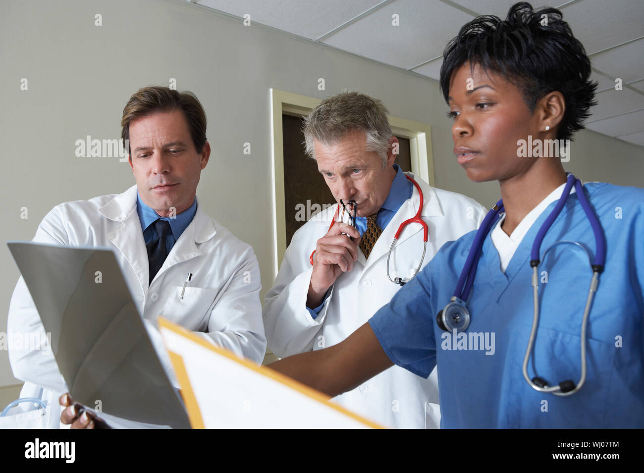 Medical personnel looking at x-ray image in hospital Stock Photo - Alamy