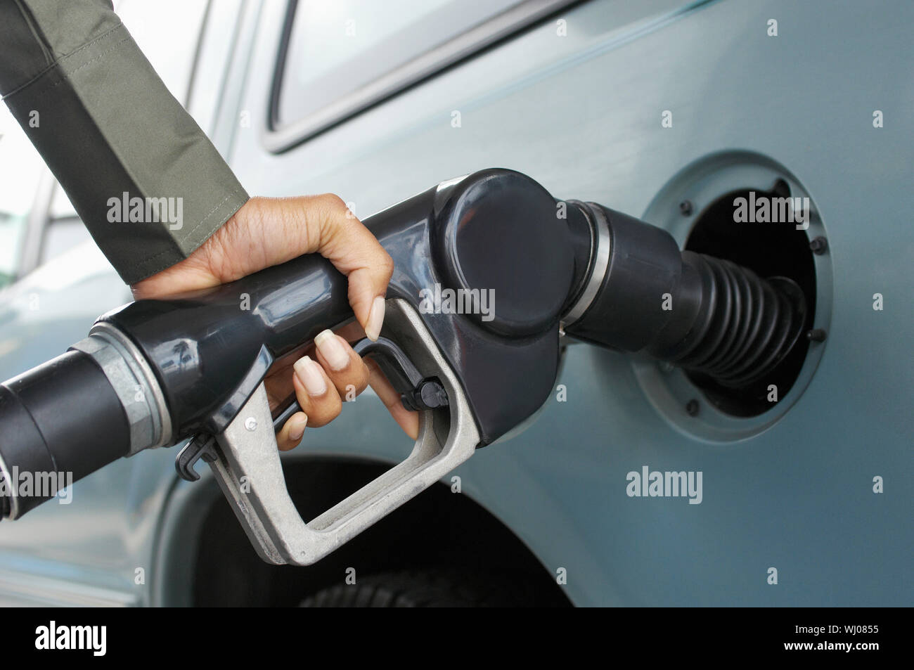 Pumping by hand only hi-res stock photography and images - Alamy