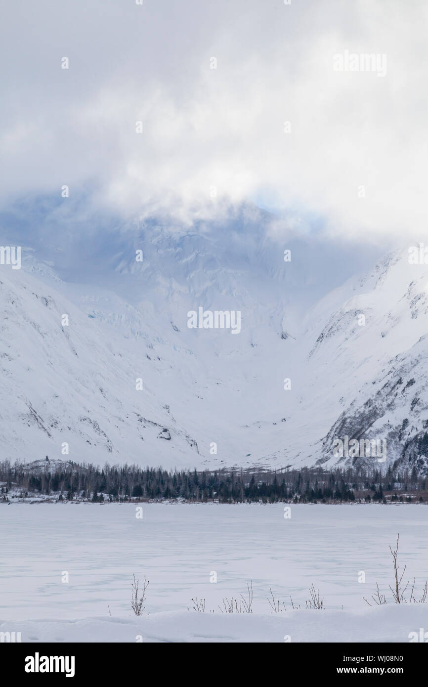 Alaskan mountain scenery hi-res stock photography and images - Alamy