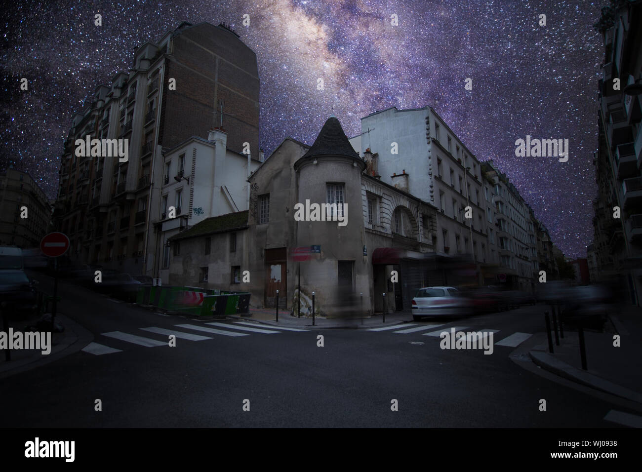 Paris france eiffel tower night couple hi-res stock photography and ...