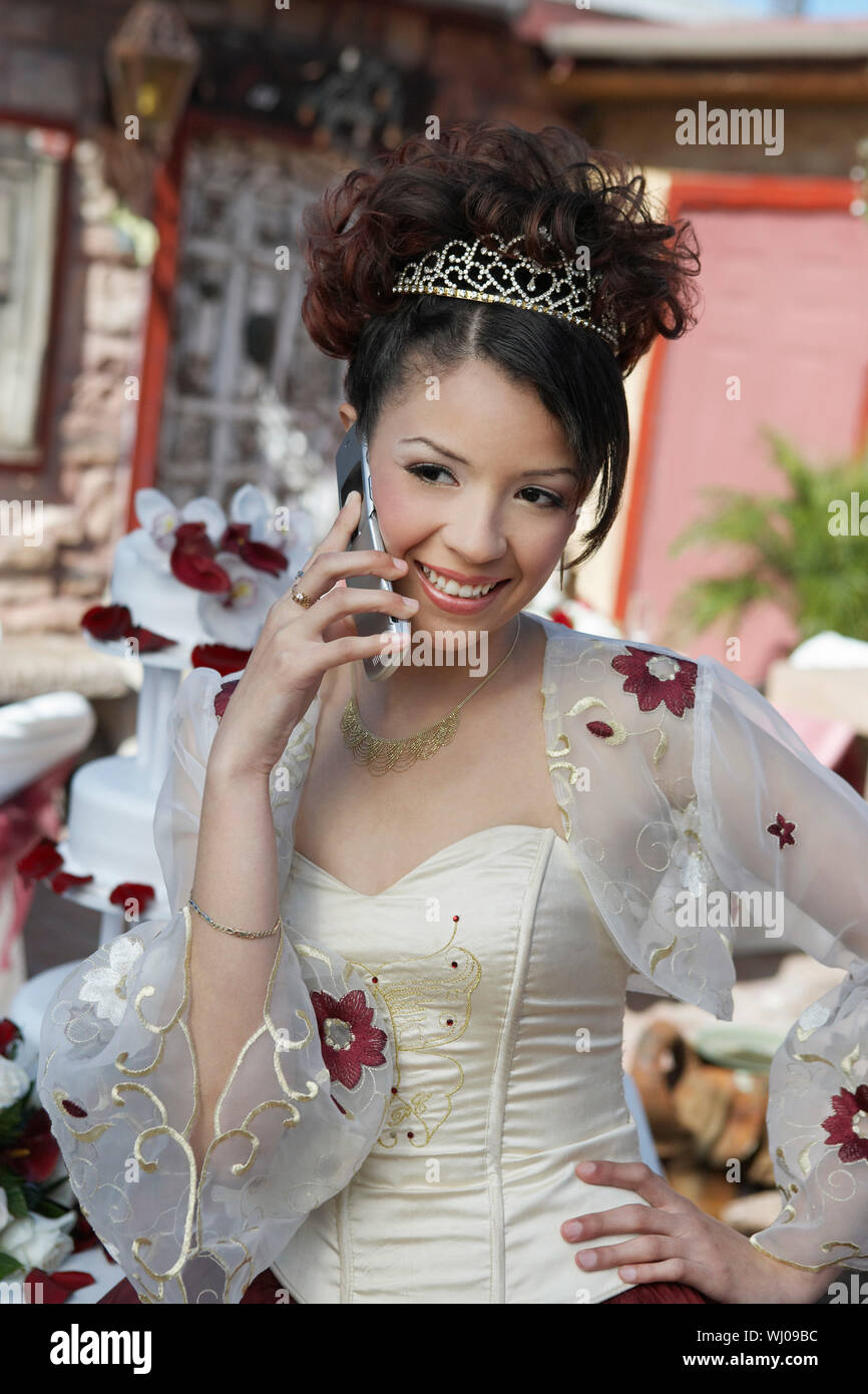 Bride using mobile phone, portrait Stock Photo - Alamy