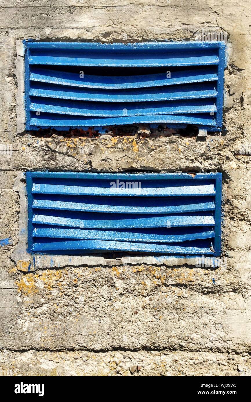 Metal windows hi-res stock photography and images - Alamy