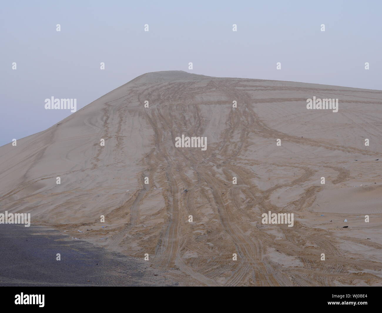 Saudi desert dunes hi-res stock photography and images - Alamy