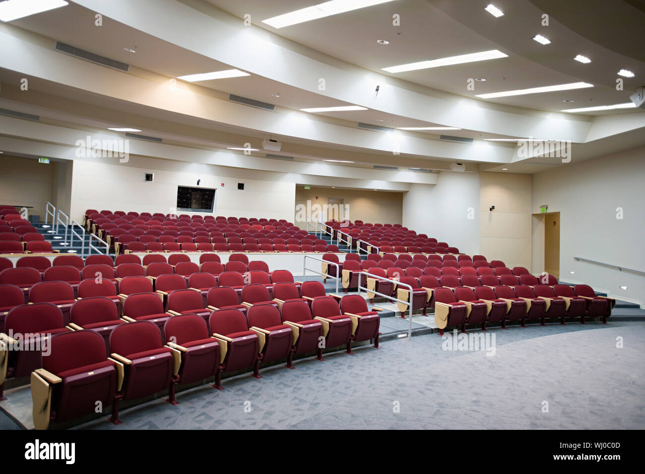Empty lecture hall Stock Photo - Alamy