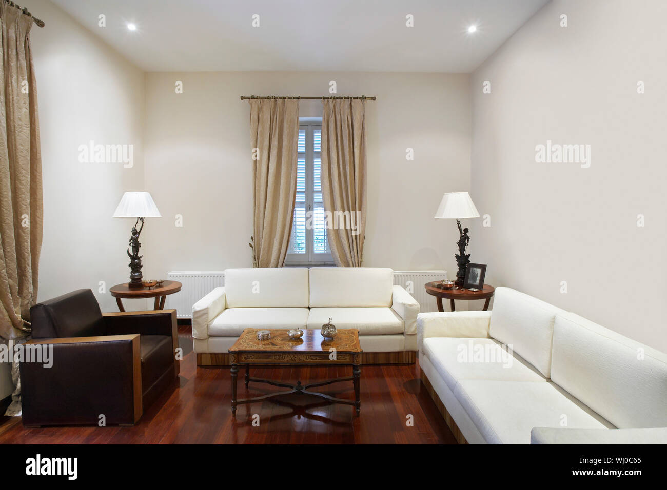 Interior of living room in colonial style house Stock Photo - Alamy