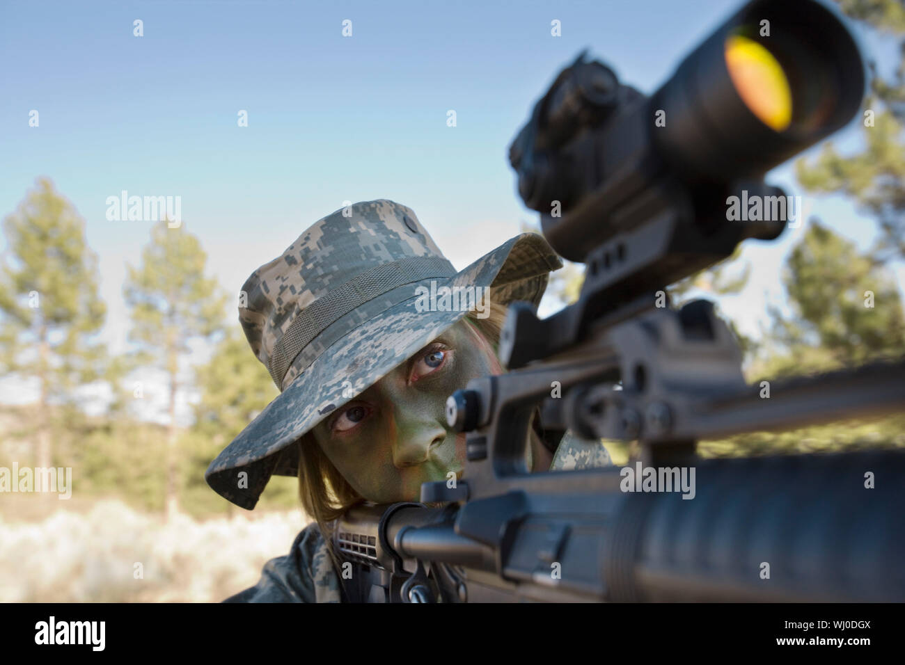 Soldier in pointing rifle Stock Photo - Alamy