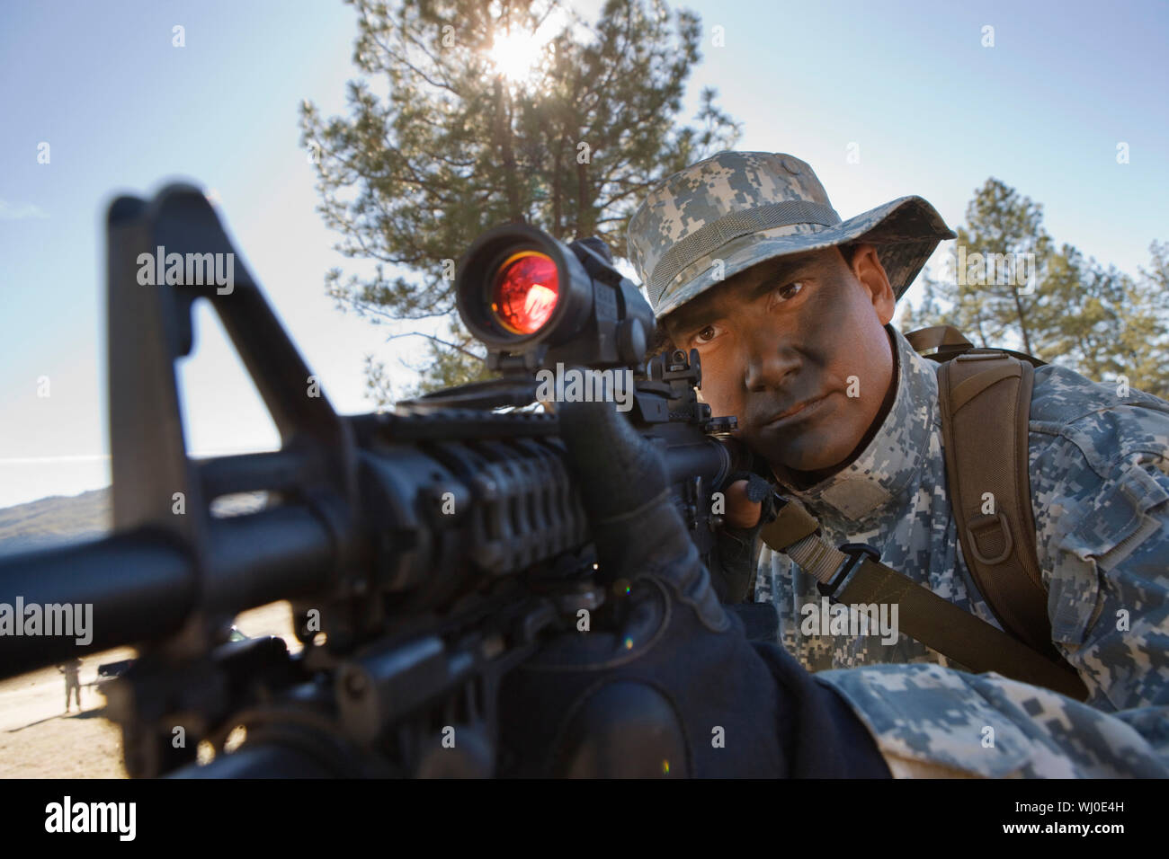 Soldier pointing rifle Stock Photo - Alamy