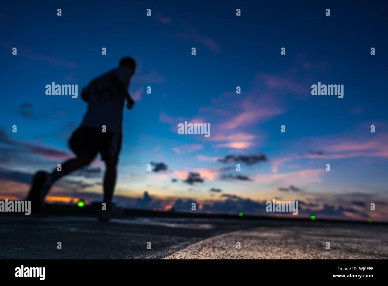 Man running silhouette hi-res stock photography and images - Alamy