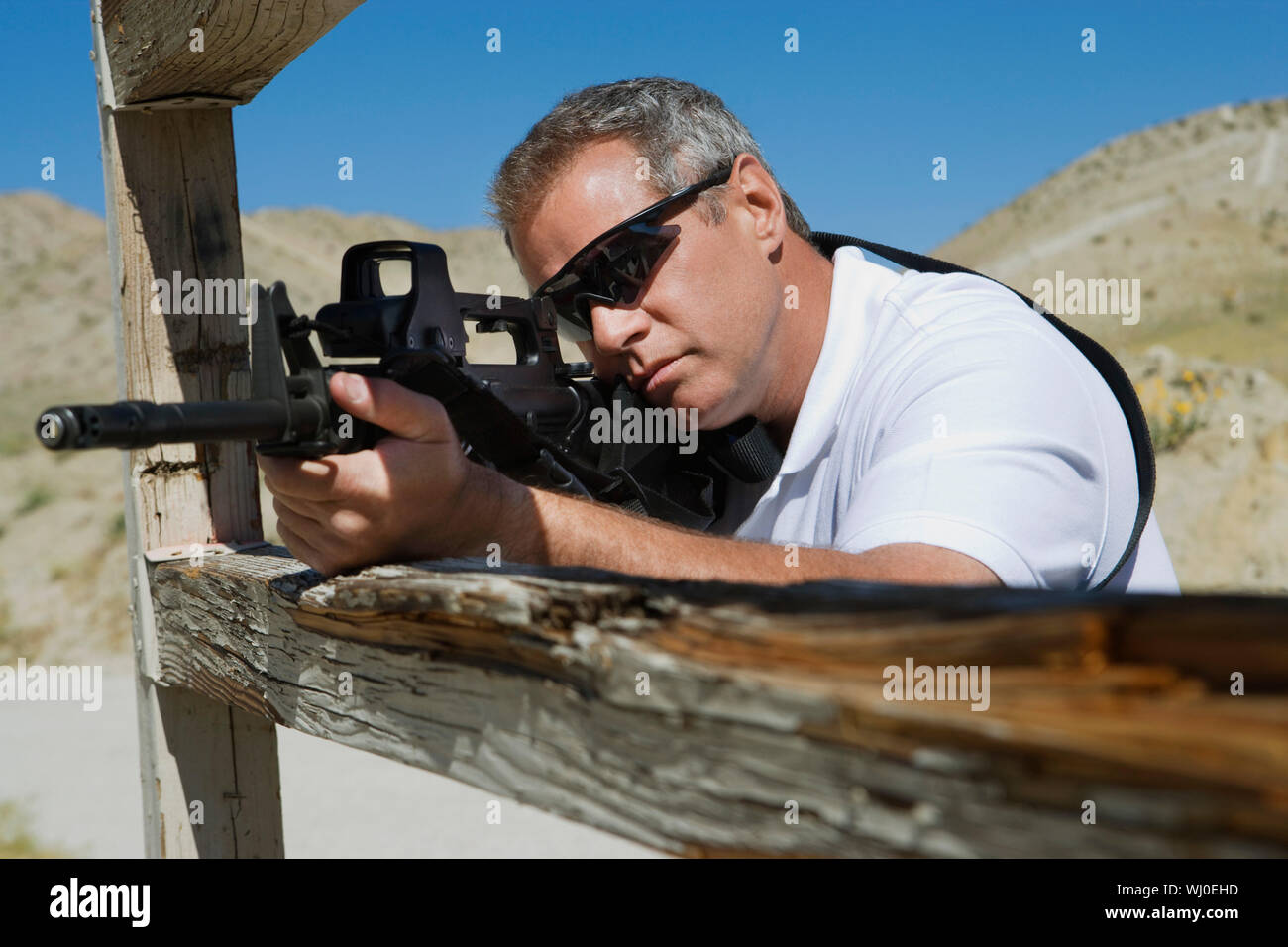 Man aiming machine gun at firing range Stock Photo - Alamy