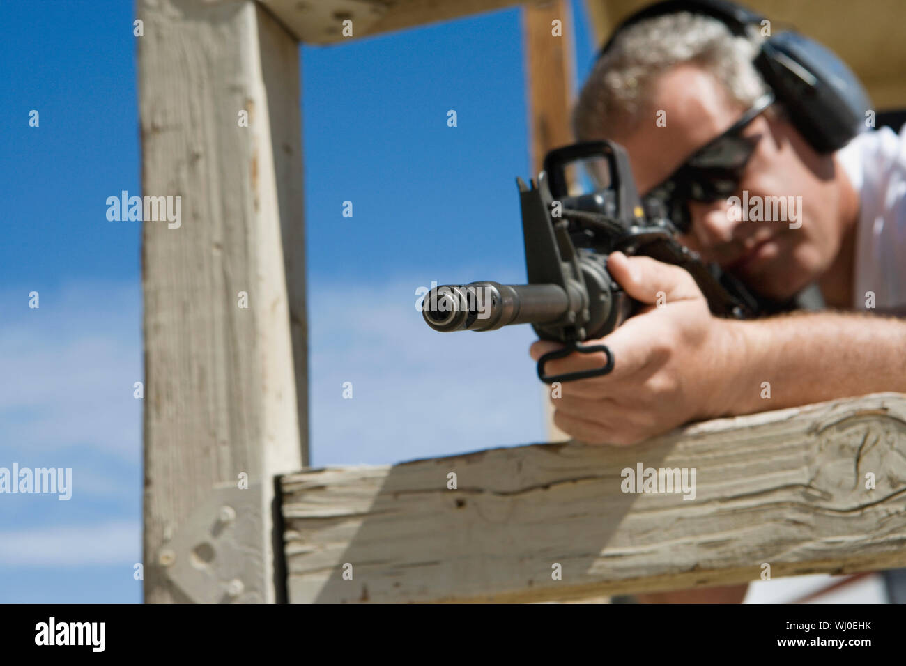 Man aiming machine gun at firing range Stock Photo - Alamy