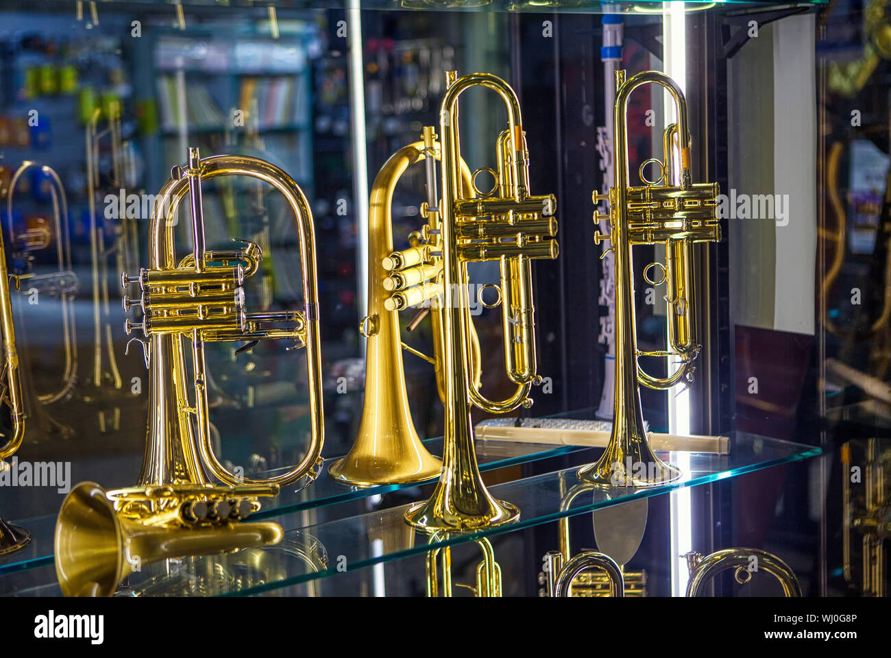 Golden symphonic orchestra hi-res stock photography and images - Alamy
