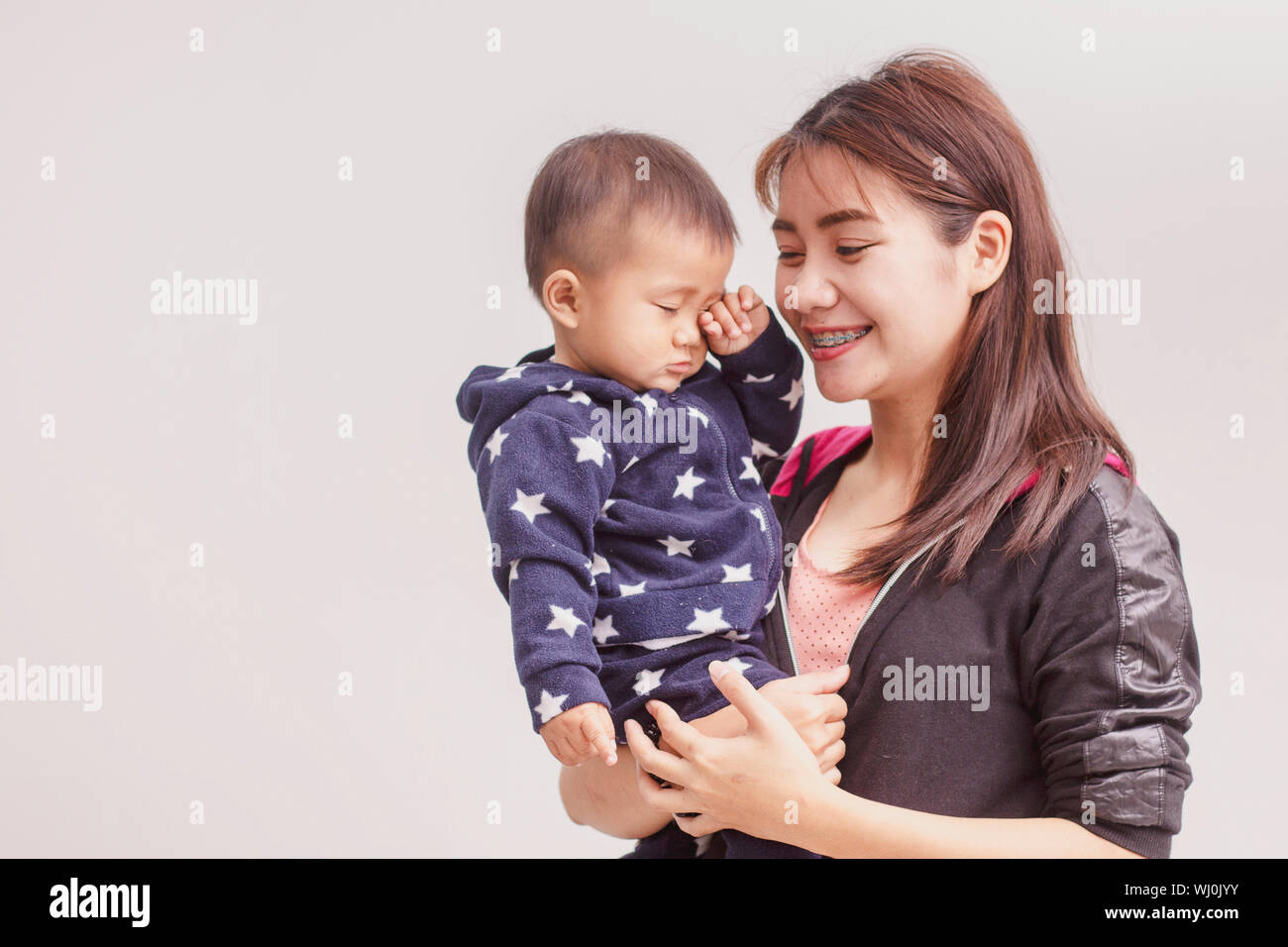 Smiling mother background hi-res stock photography and images - Alamy