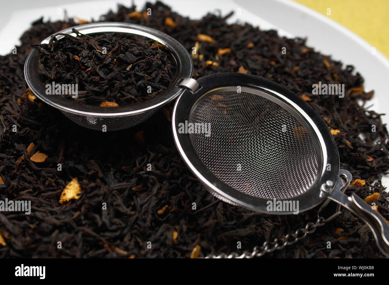 Tea strainer on heap of tea leaves Stock Photo - Alamy