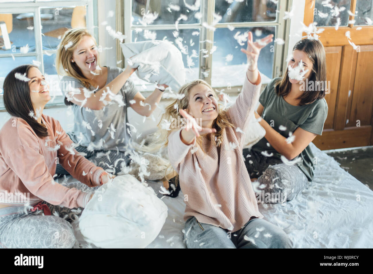 Fight girls hi-res stock photography and images - Alamy
