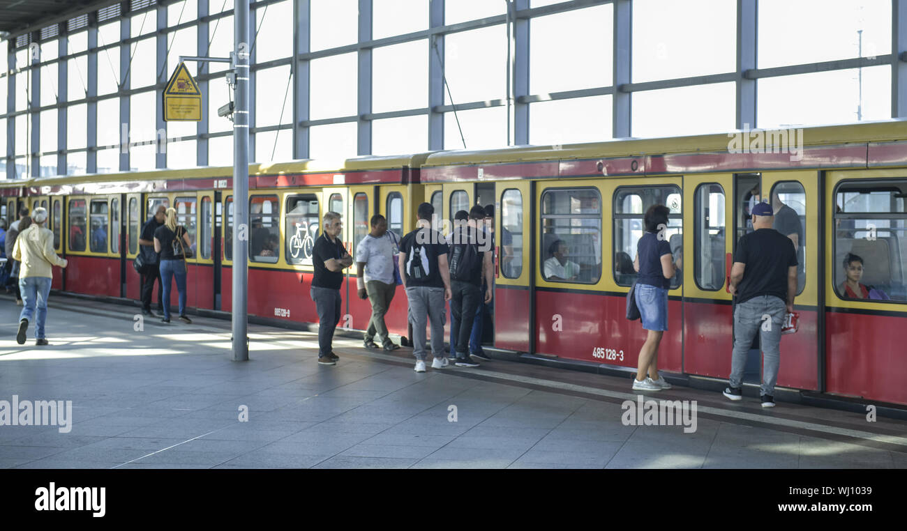 S bahn ring hi-res stock photography and images - Alamy