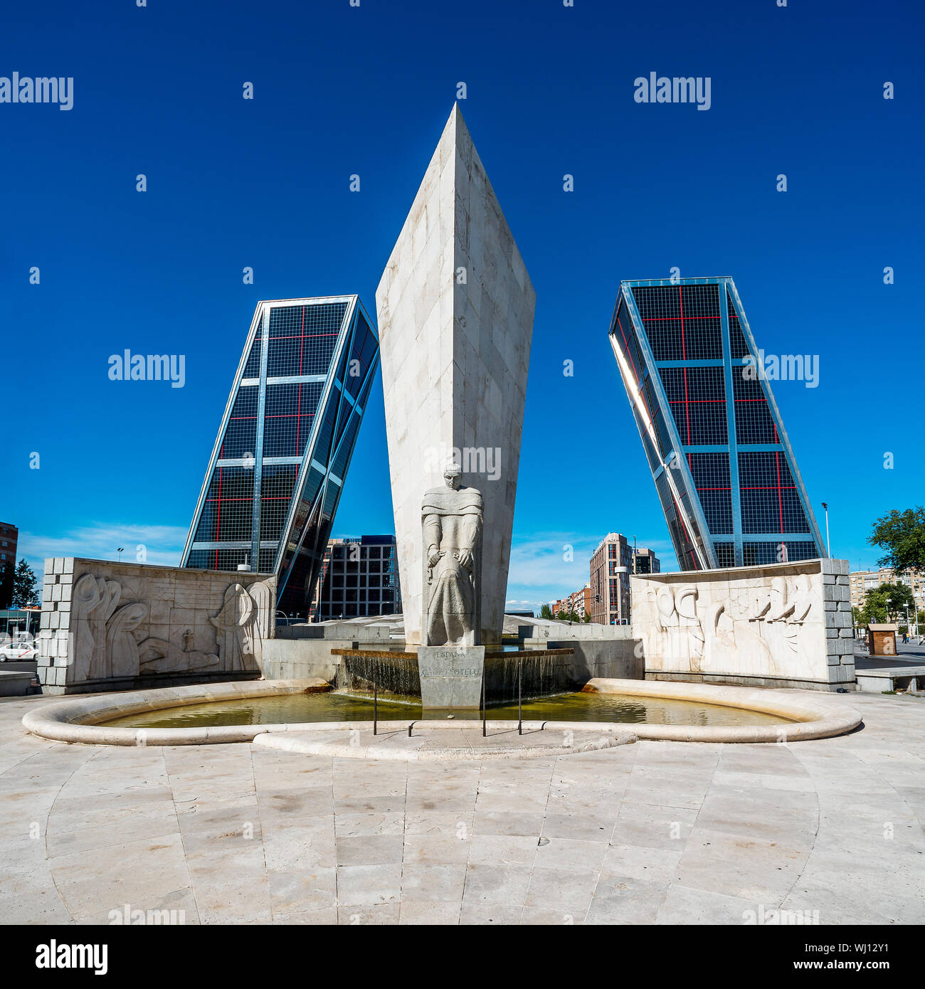 Torres Kio in Madrid (Spain) - Plaza de Castilla Stock Photo - Alamy