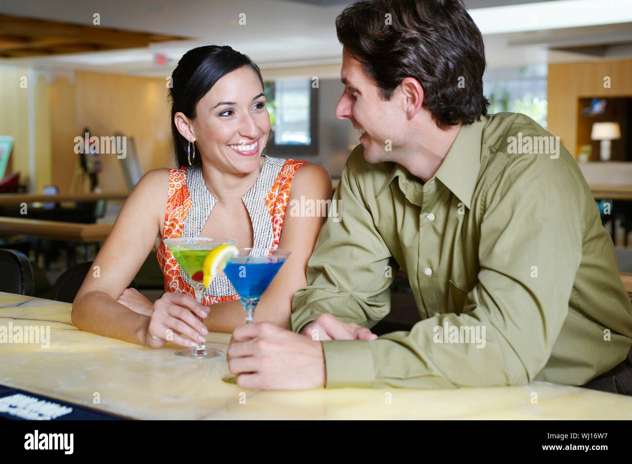 Man sitting two women nightclub hi-res stock photography and images - Alamy