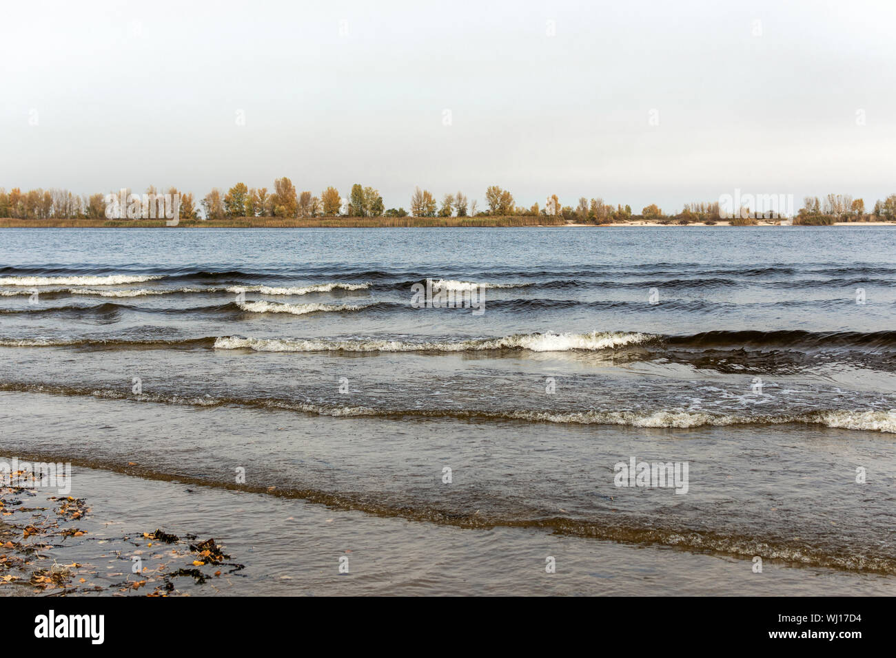 Dramatic sea waves hi-res stock photography and images - Alamy