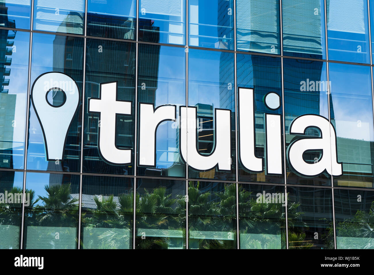 Real estate data analytics software hi-res stock photography and images ...