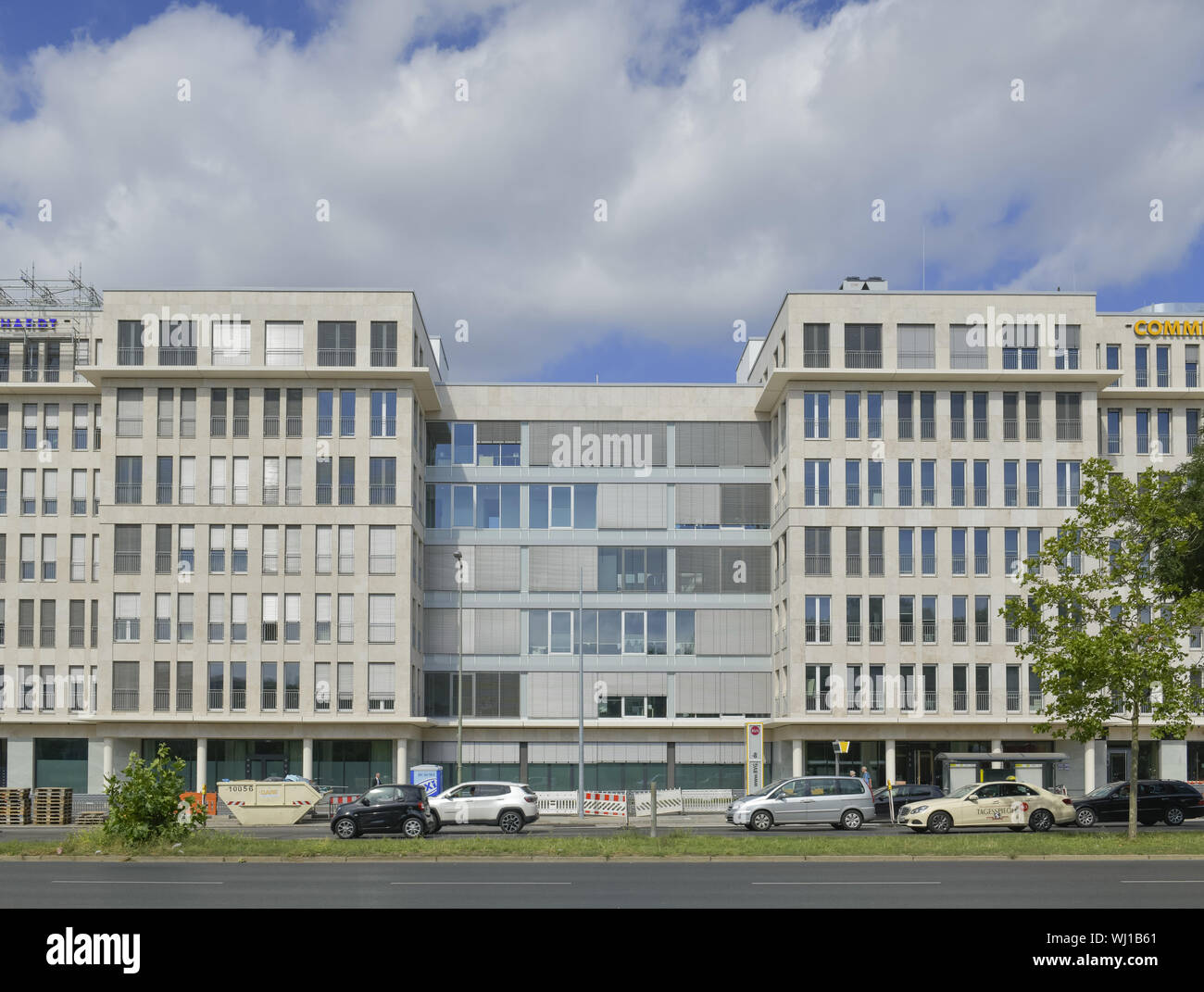 Germany berlin zoo office building hi-res stock photography and images ...