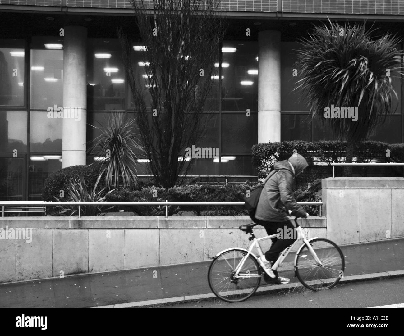 Wet side road hi-res stock photography and images - Alamy