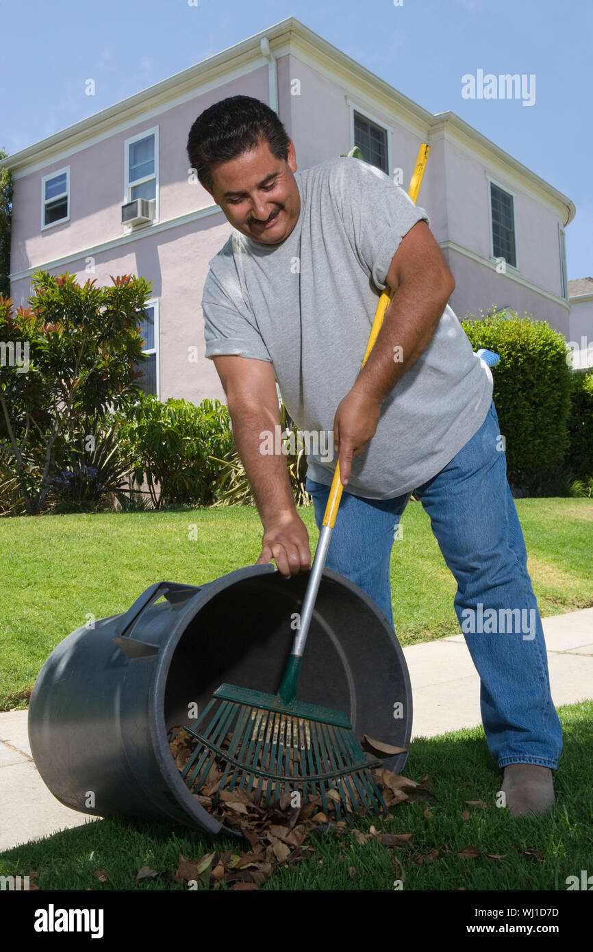 Man outdoors raking leaves smiling hi-res stock photography and images ...