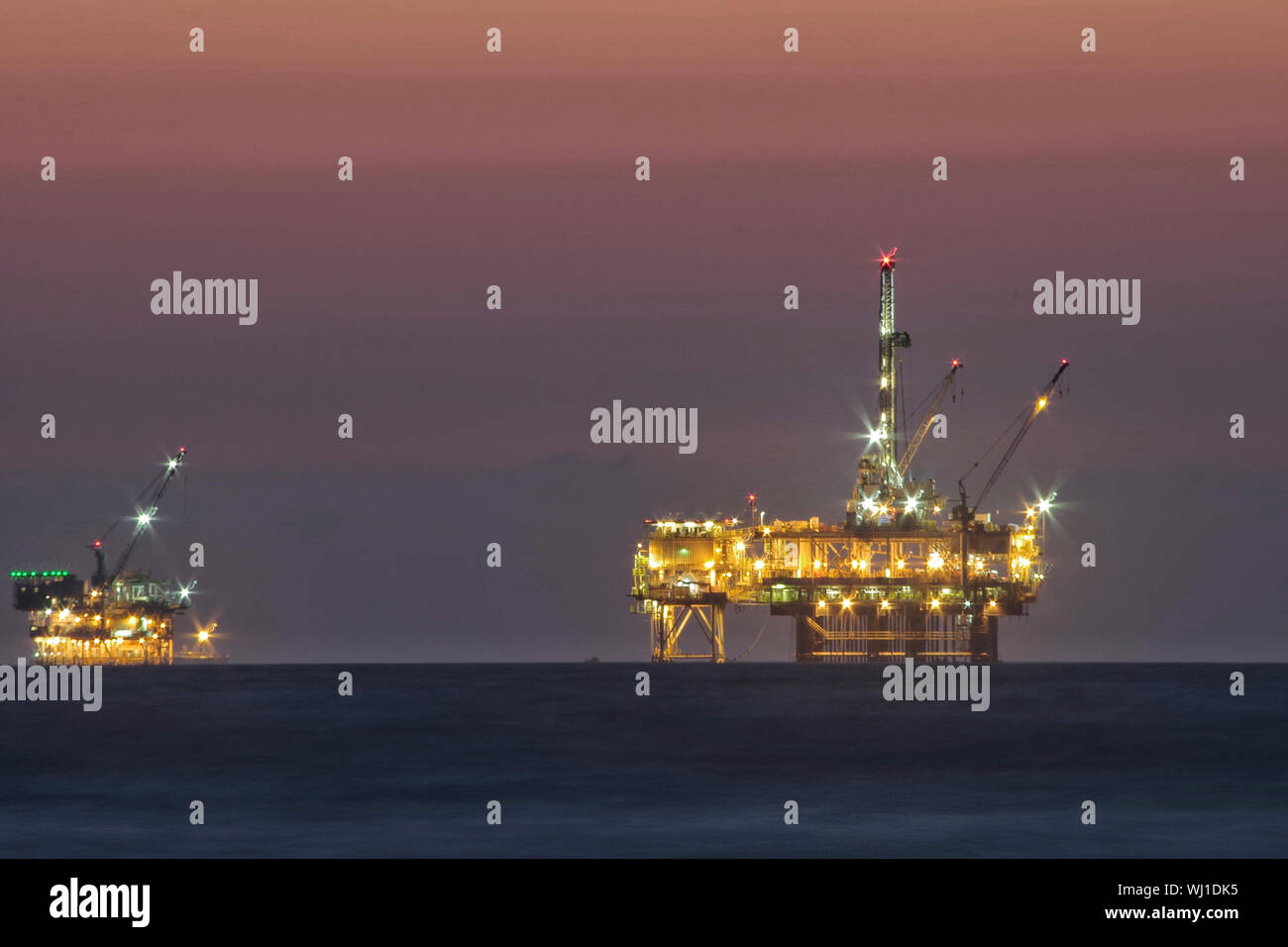 Drilling rig night hi-res stock photography and images - Alamy