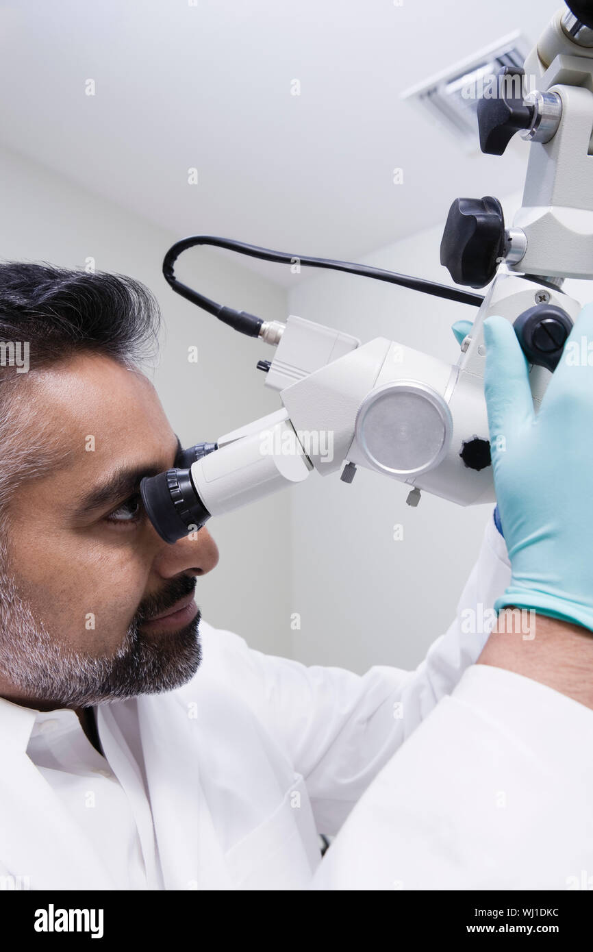 Dentists microscope hi-res stock photography and images - Alamy
