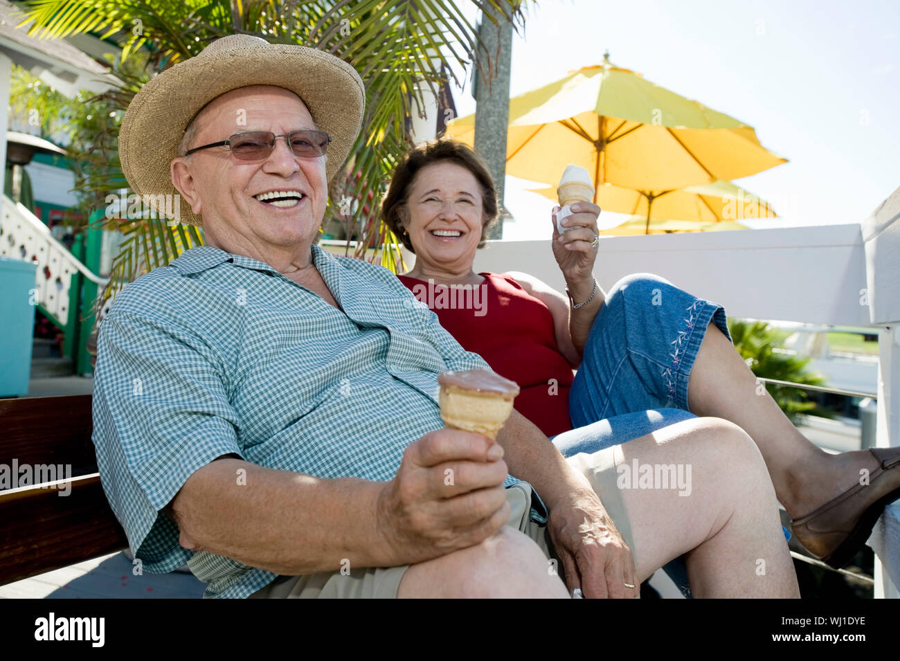 Senior ice cream bench hi-res stock photography and images - Alamy