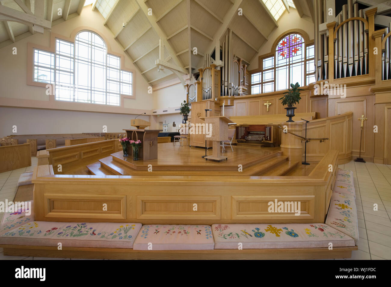 Interior view of a modern church Stock Photo - Alamy