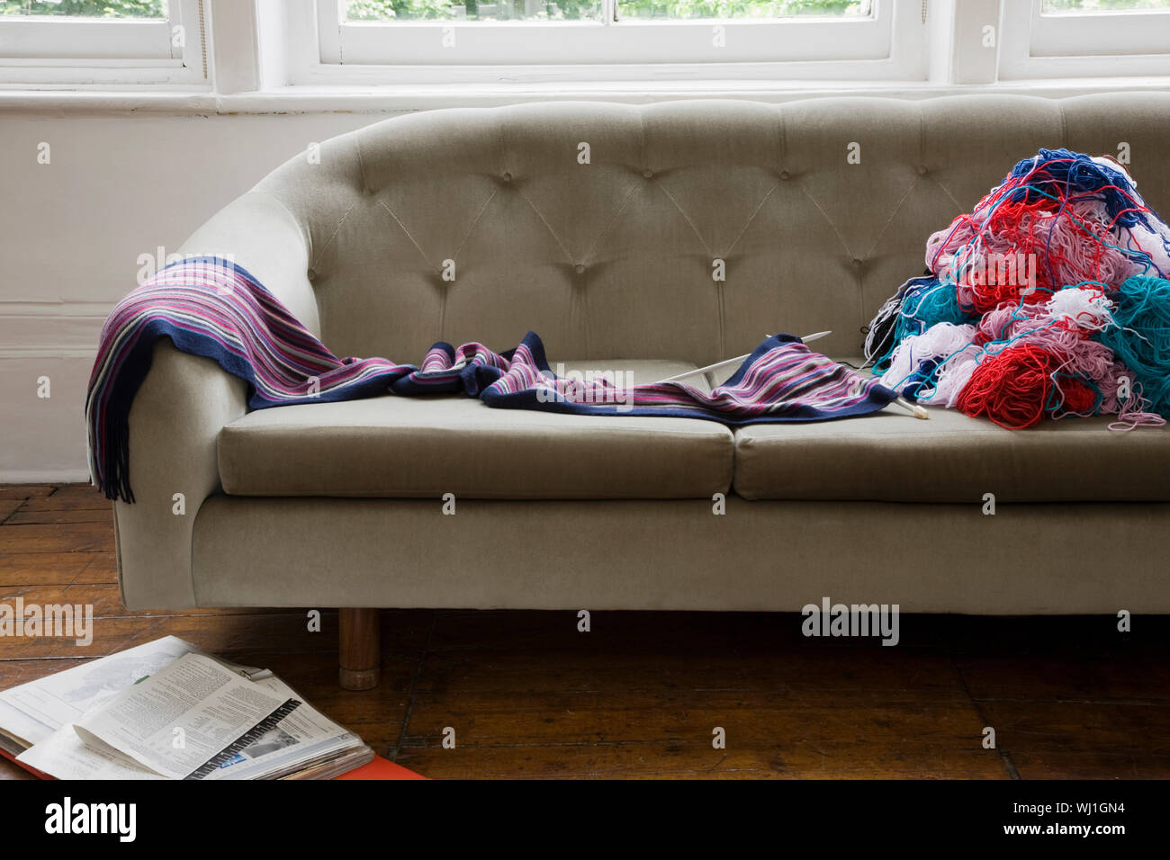 Messy living room uk hi-res stock photography and images - Alamy