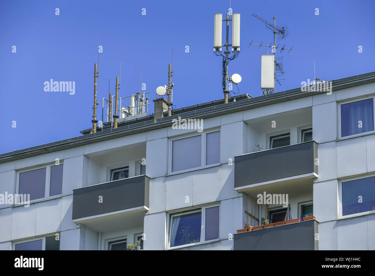 Concrete roof hi-res stock photography and images - Alamy