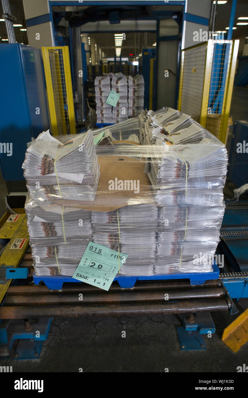 View of pile of newspapers in the factory Stock Photo - Alamy