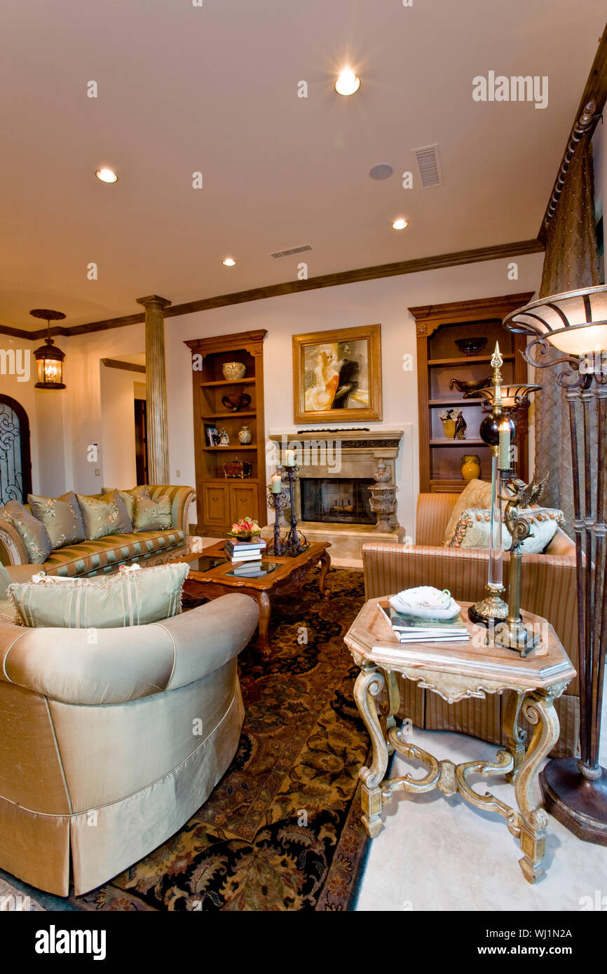 View of an old fashioned living room interior Stock Photo - Alamy