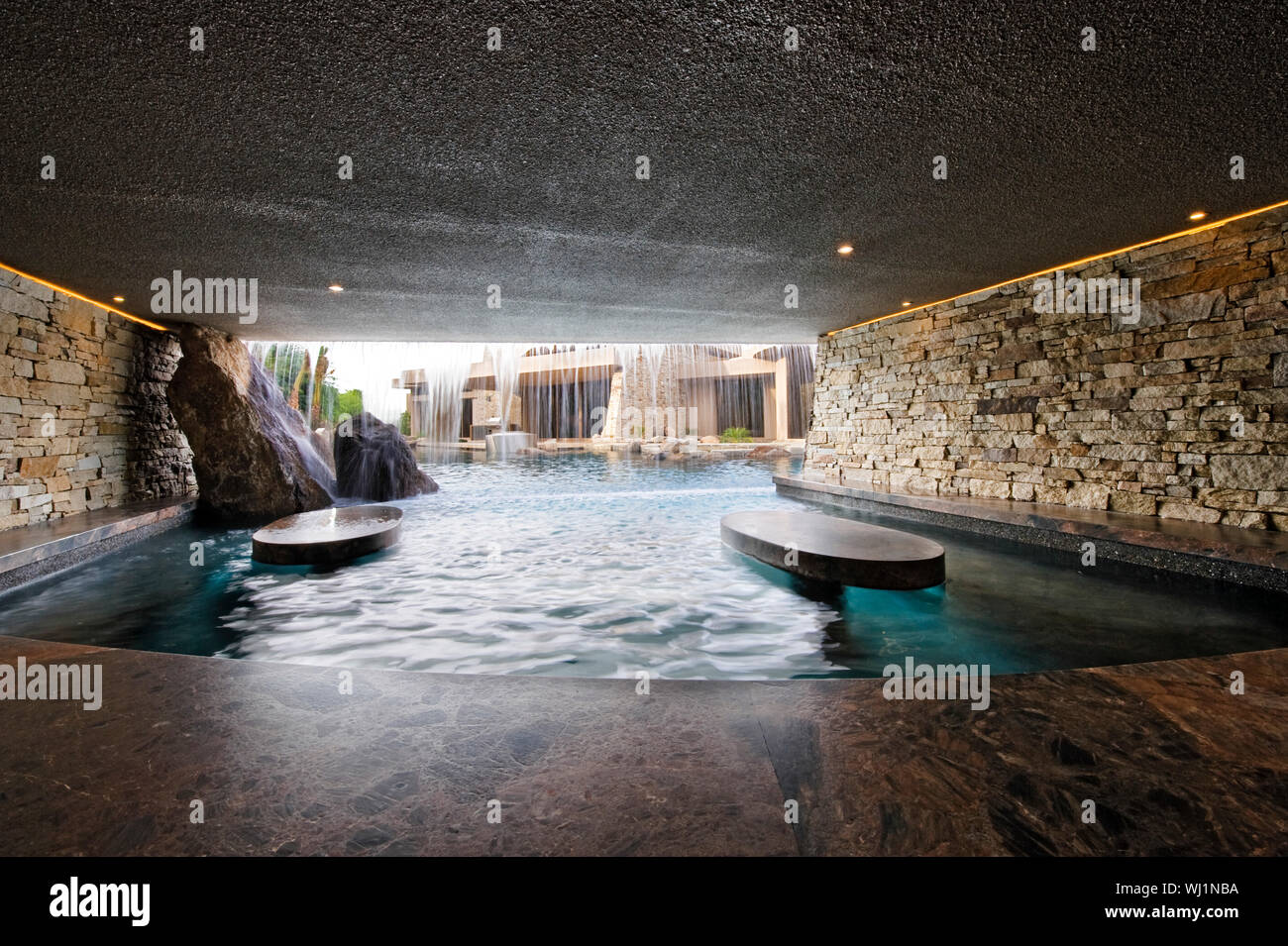 Swimming pool stone walls hi-res stock photography and images - Alamy
