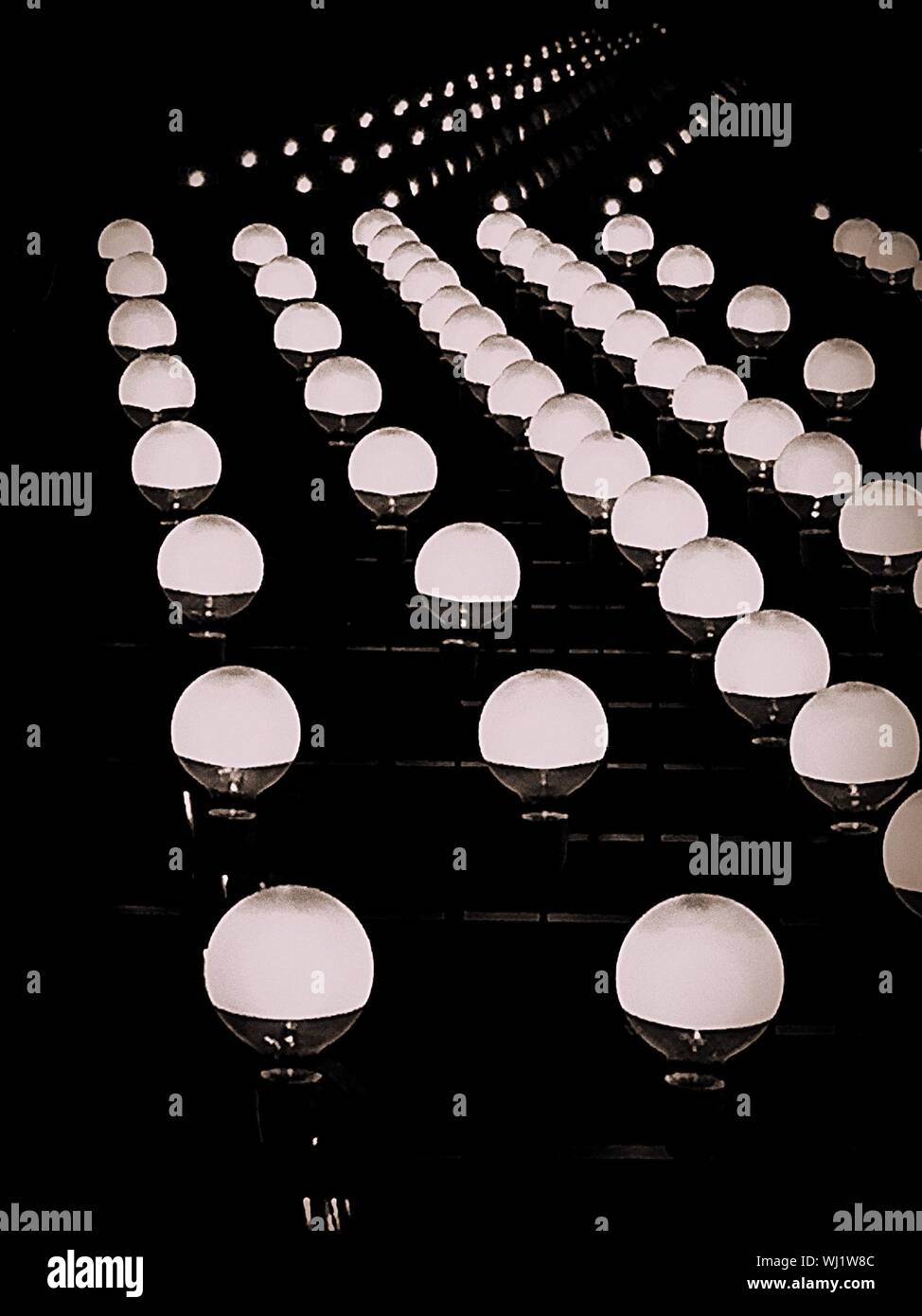 Row lamp posts hi-res stock photography and images - Alamy