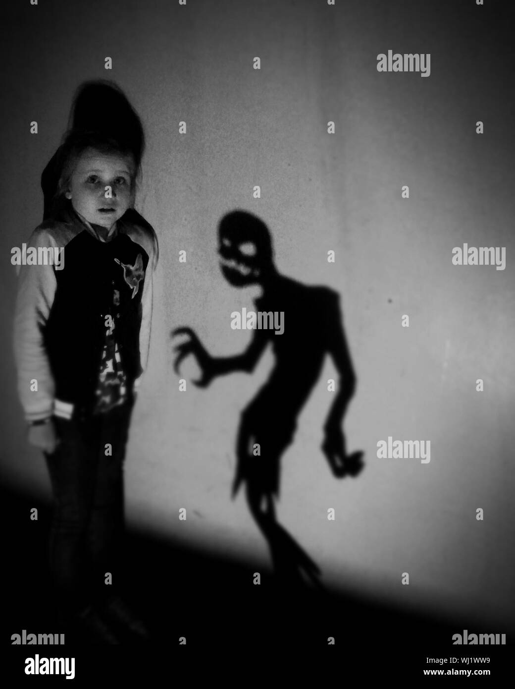 Dark shadow scared hi-res stock photography and images - Alamy