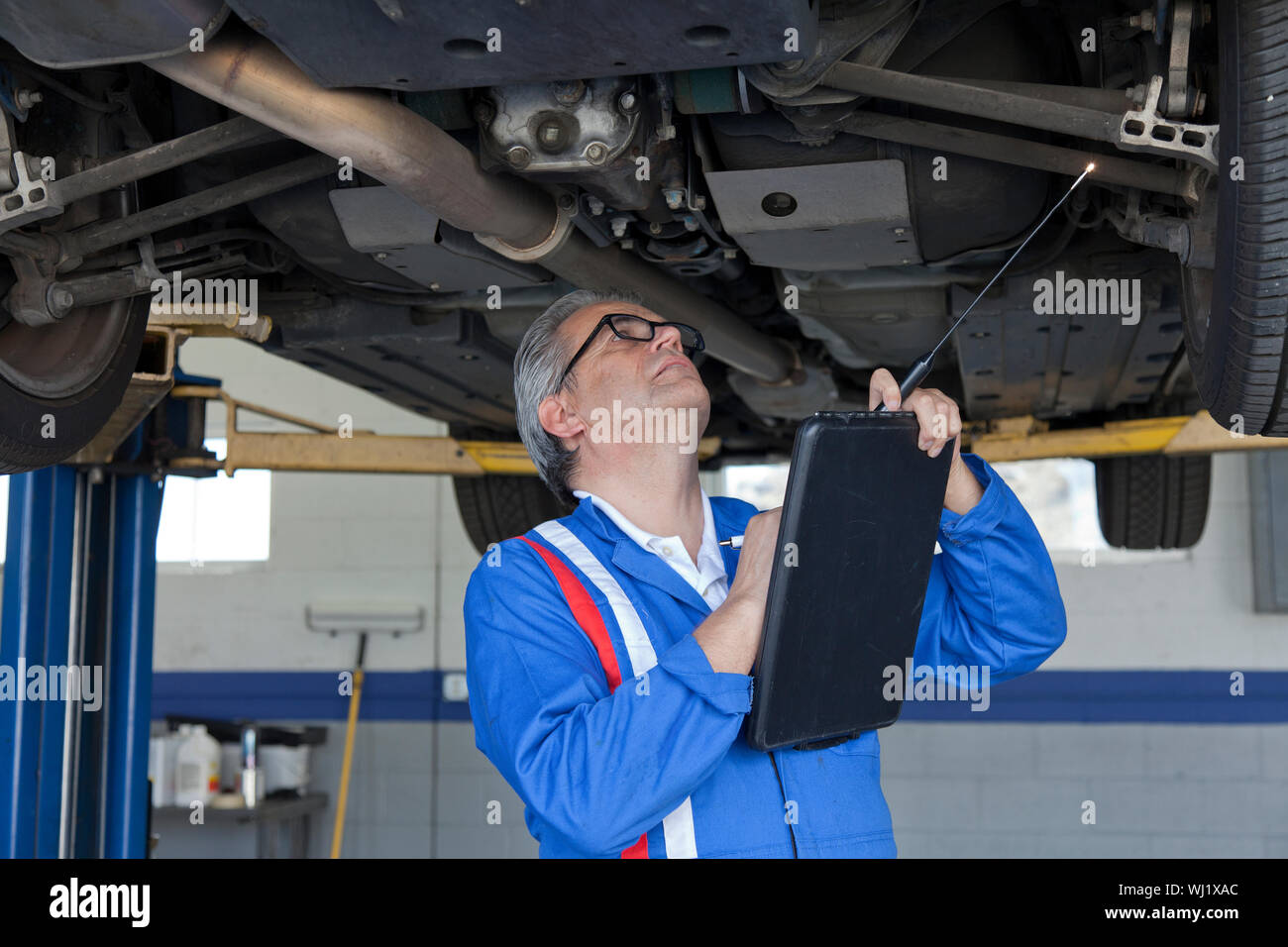 Mechanic clipboard pen standing hi-res stock photography and images - Alamy