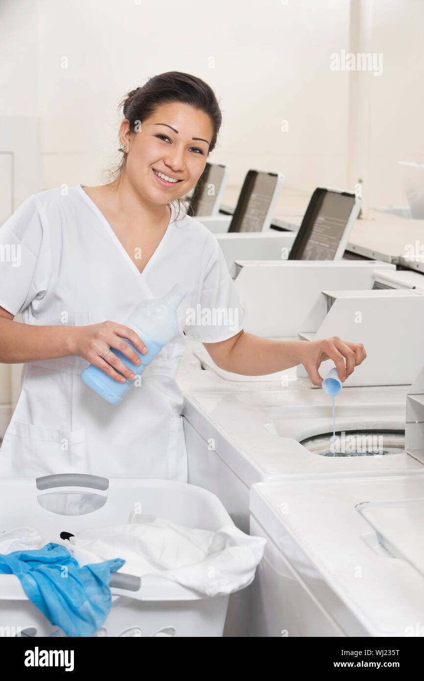 Laundry detergent pouring in hi-res stock photography and images - Alamy