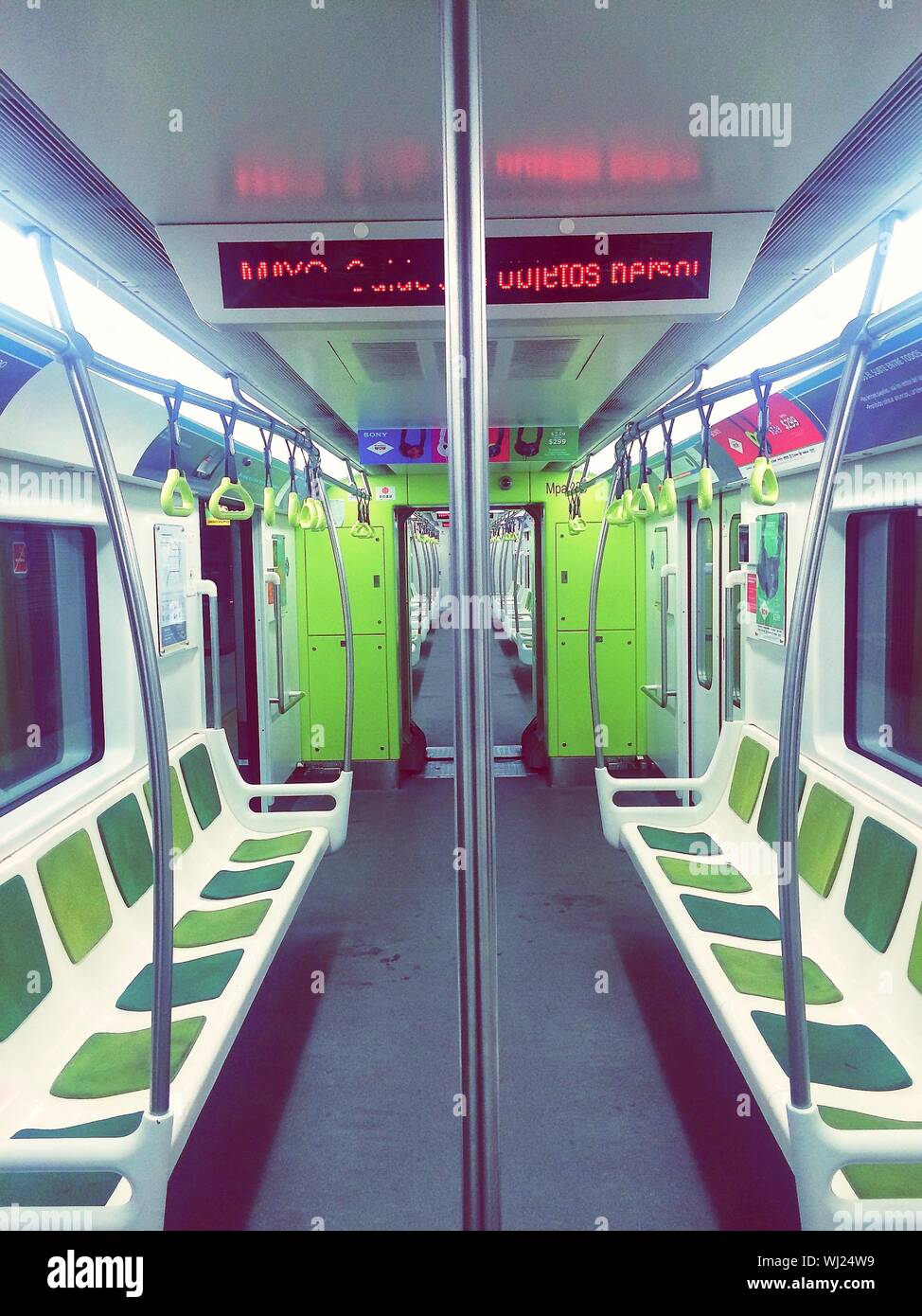 Empty subway train no people hi-res stock photography and images - Alamy
