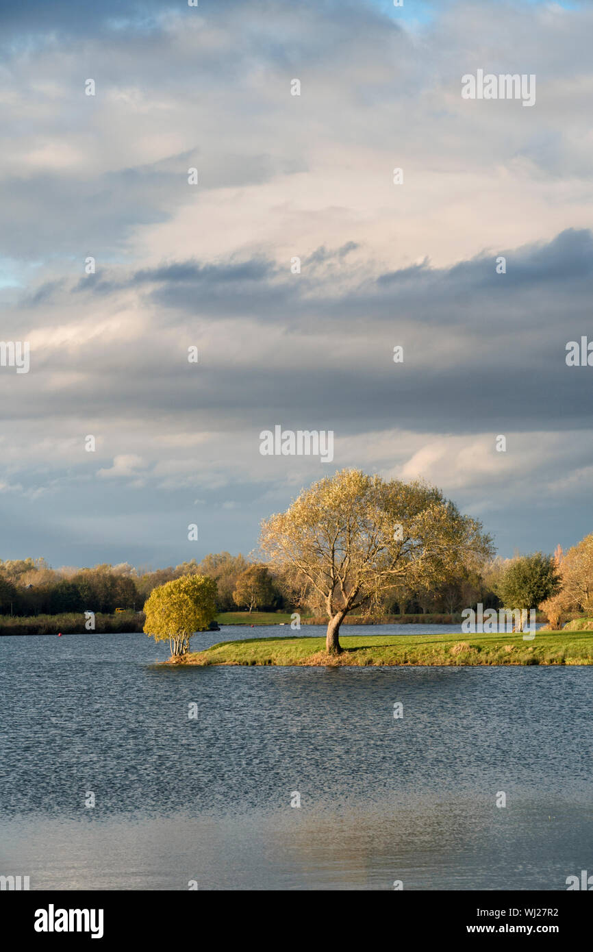 Cotswold water park summer hi-res stock photography and images - Alamy