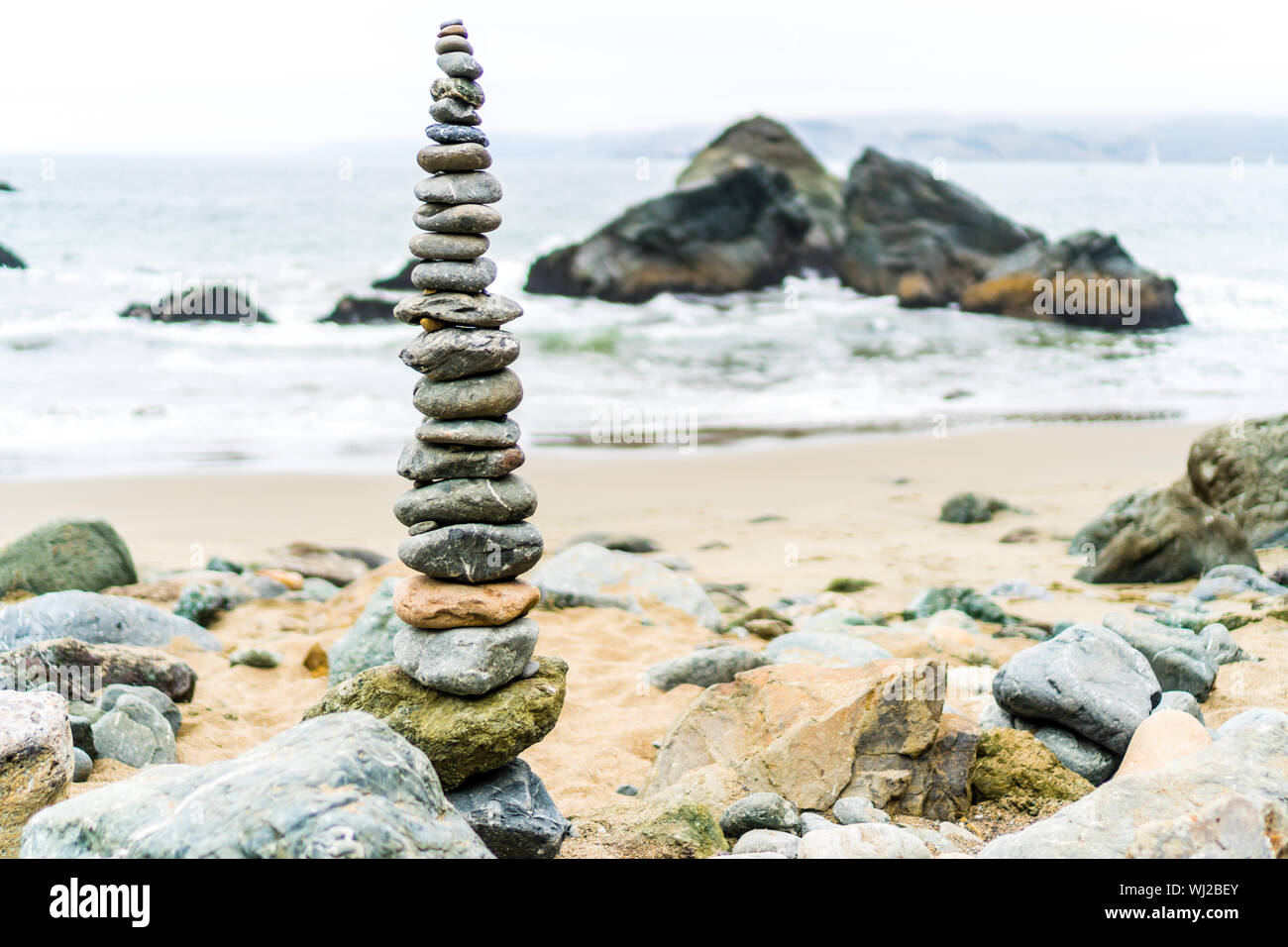 Stone stack beach hi-res stock photography and images - Alamy