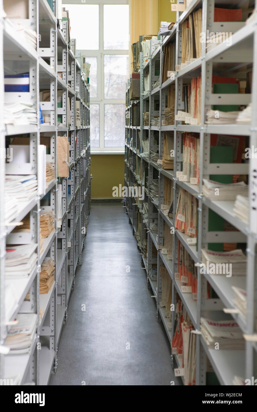 Aisles in university library with shelves full of books Stock Photo - Alamy