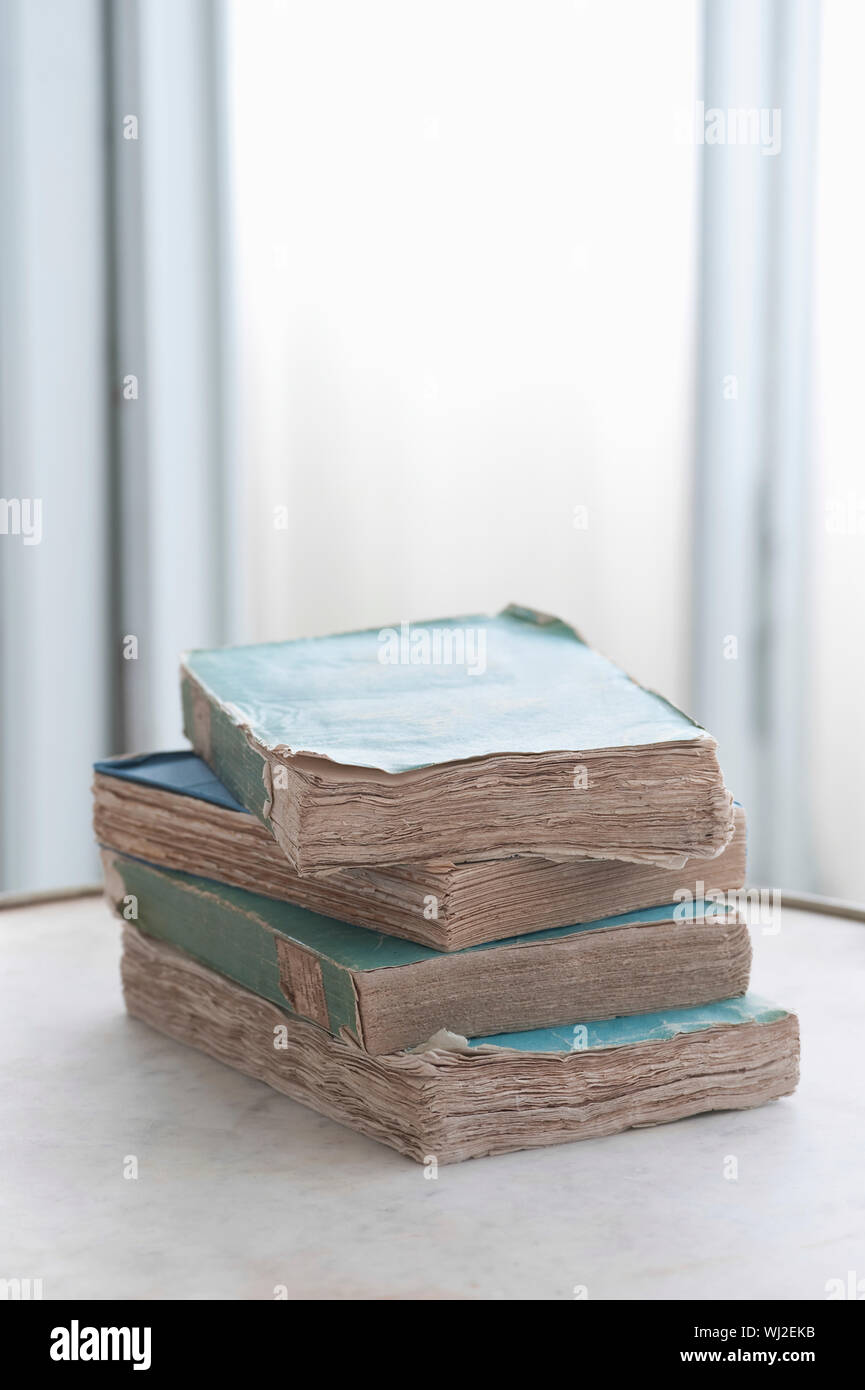 Bedside books pile stack hi-res stock photography and images - Alamy