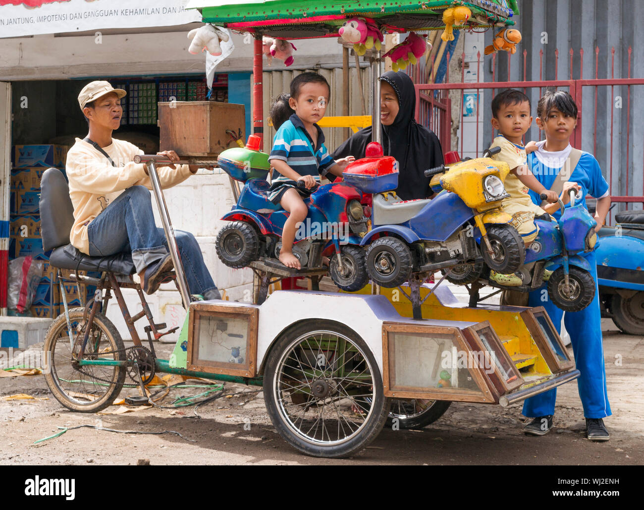 Becak rickshaw hi-res stock photography and images - Alamy
