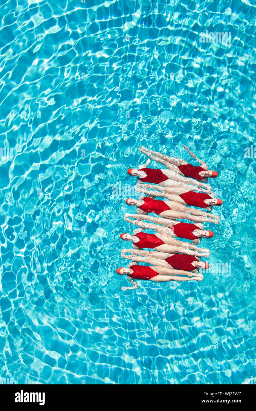 Group of synchronized swim team performing in pool Stock Photo - Alamy