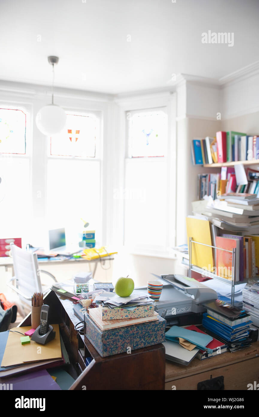 Messy cluttered desk office nobody hi-res stock photography and images ...