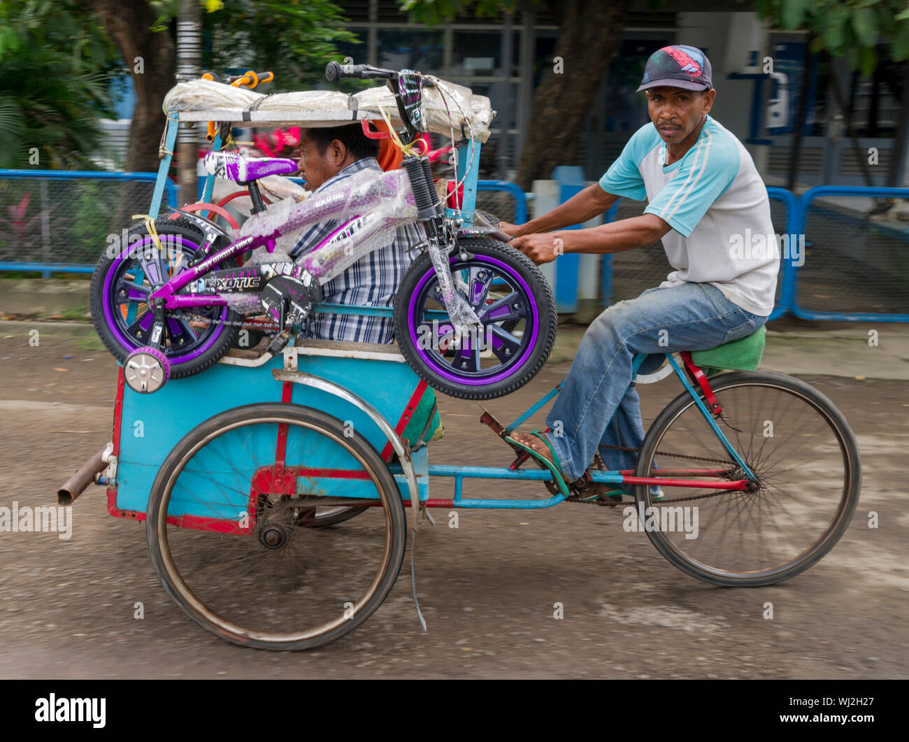 Indonesia becak hi-res stock photography and images - Alamy